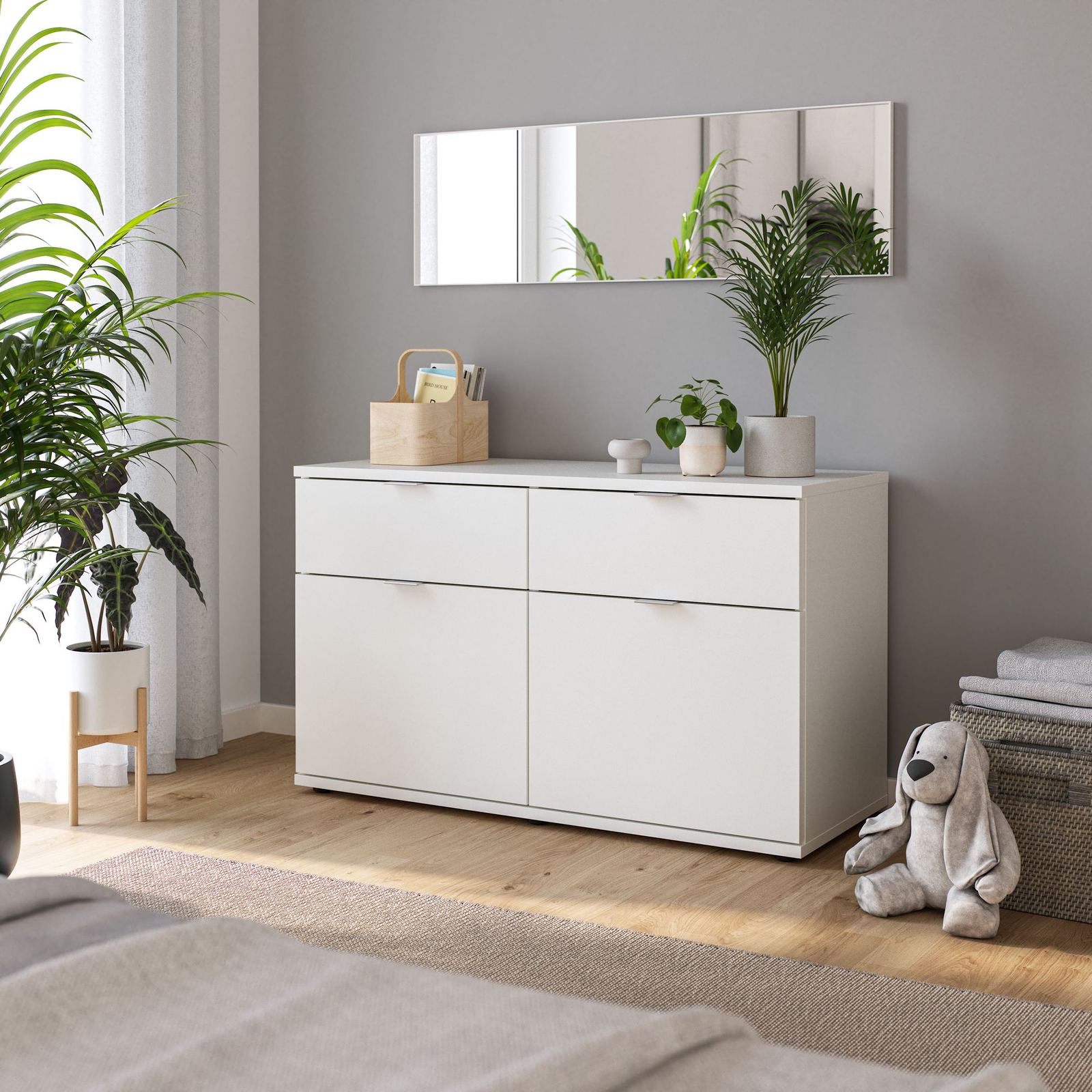 Niedrige Kommode nach Maß mit zwei Schubladen und zwei Türen